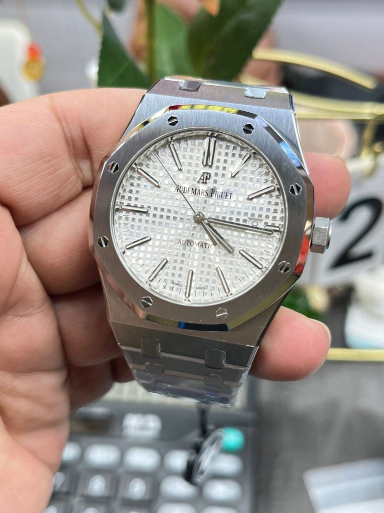 APS Factory AP15400 V3 Edition: A Detailed Comparison with the Genuine ...